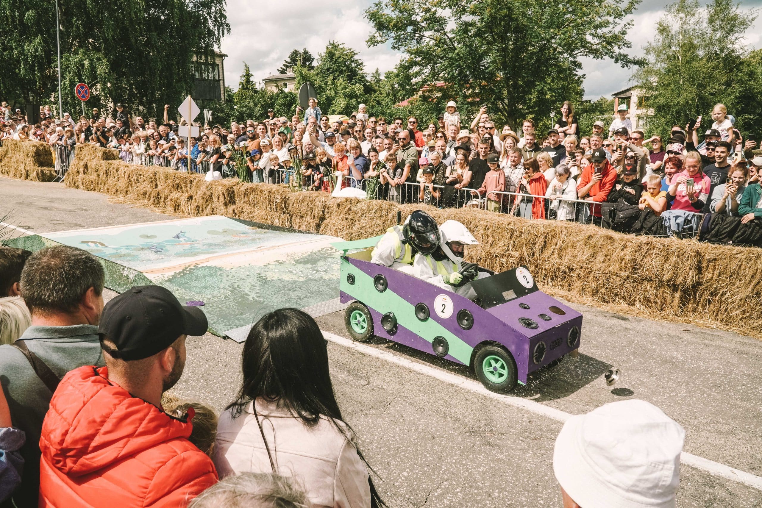 Pirmais Red Bull Soapbox Race Latvijā pulcē skatītāju tūkstošus - ReTalsi